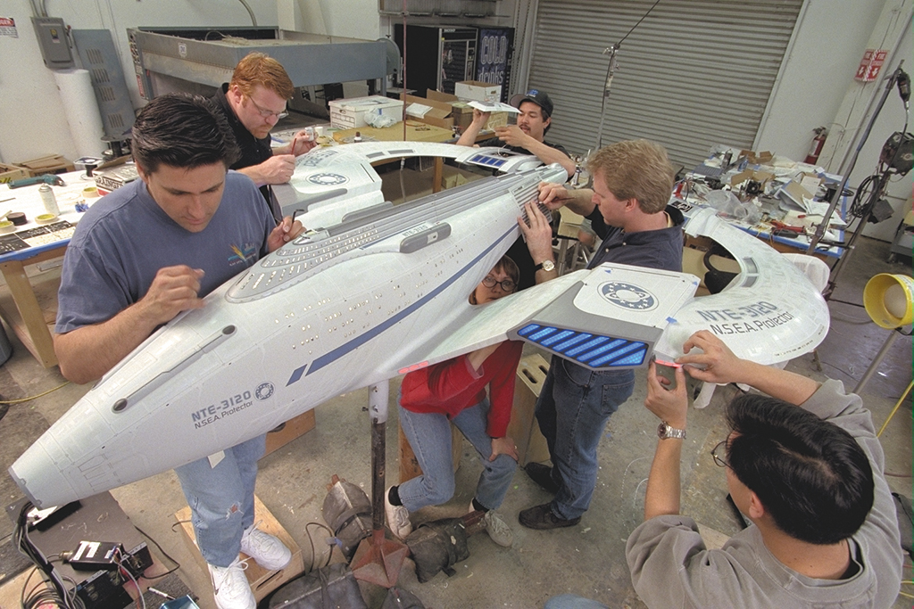 Spoofing It Up in Space: The 20th Anniversary of GALAXY QUEST - VFX Voice