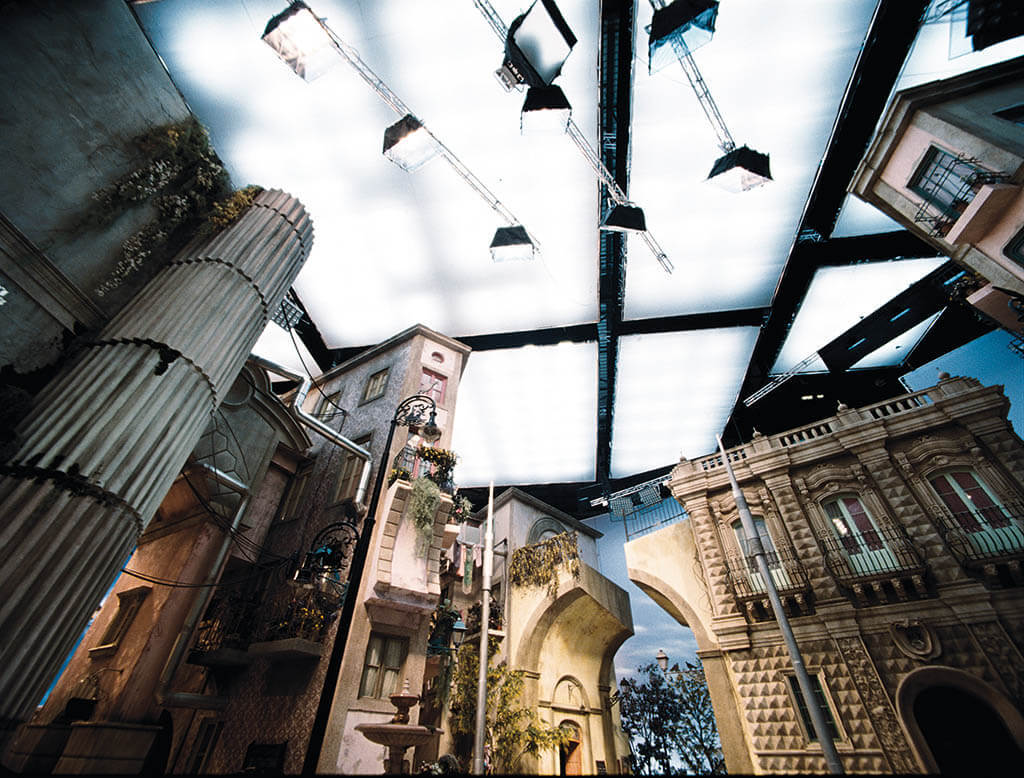 LIBERATING THE WEALTH OF SURREAL VISUAL ARTISTRY OF POOR THINGS - VFX Voice